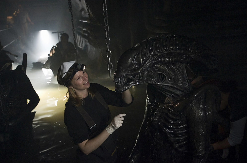 Xenomorph in Sewer – Monster Legacy