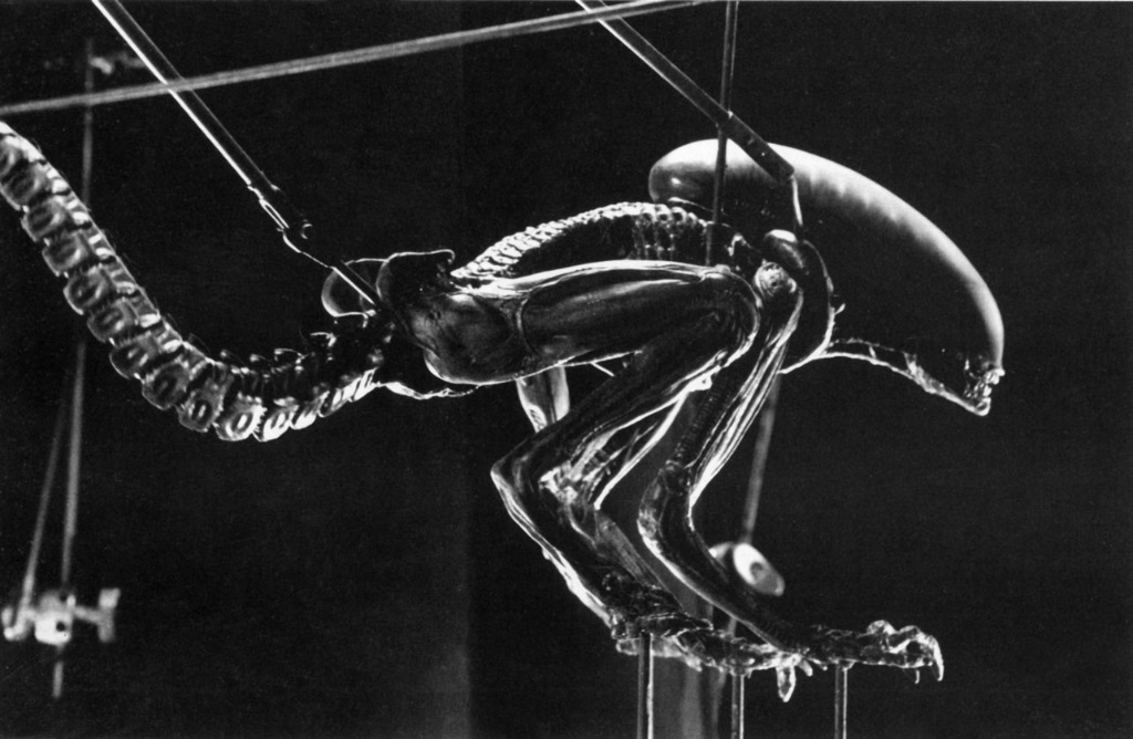 Alien3rodpuppetBW – Monster Legacy