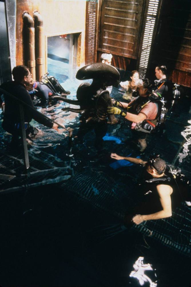 Alienressuitwater – Monster Legacy