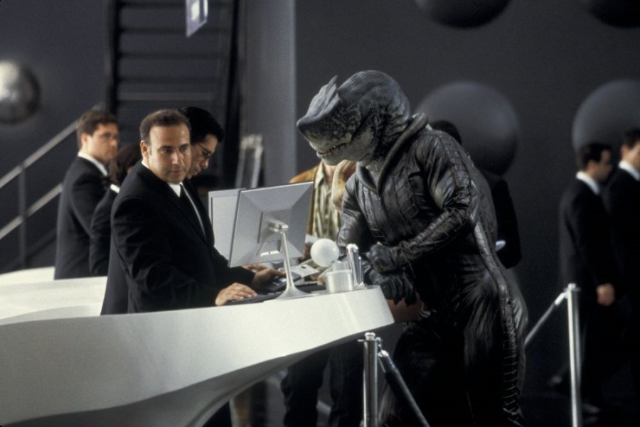 Scum Of The Universe — Men In Black II, part 1 – Monster Legacy